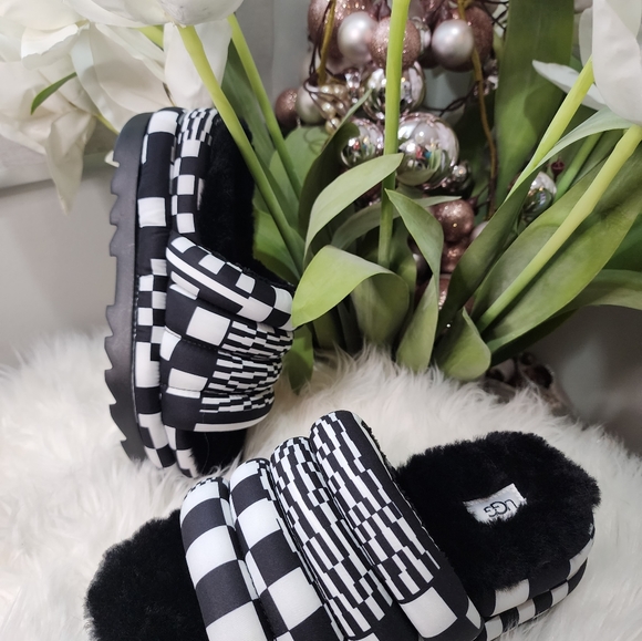 UGG | Shoes | Ugg Maxi Checks Slide Women Shoes Size6 New | Poshmark